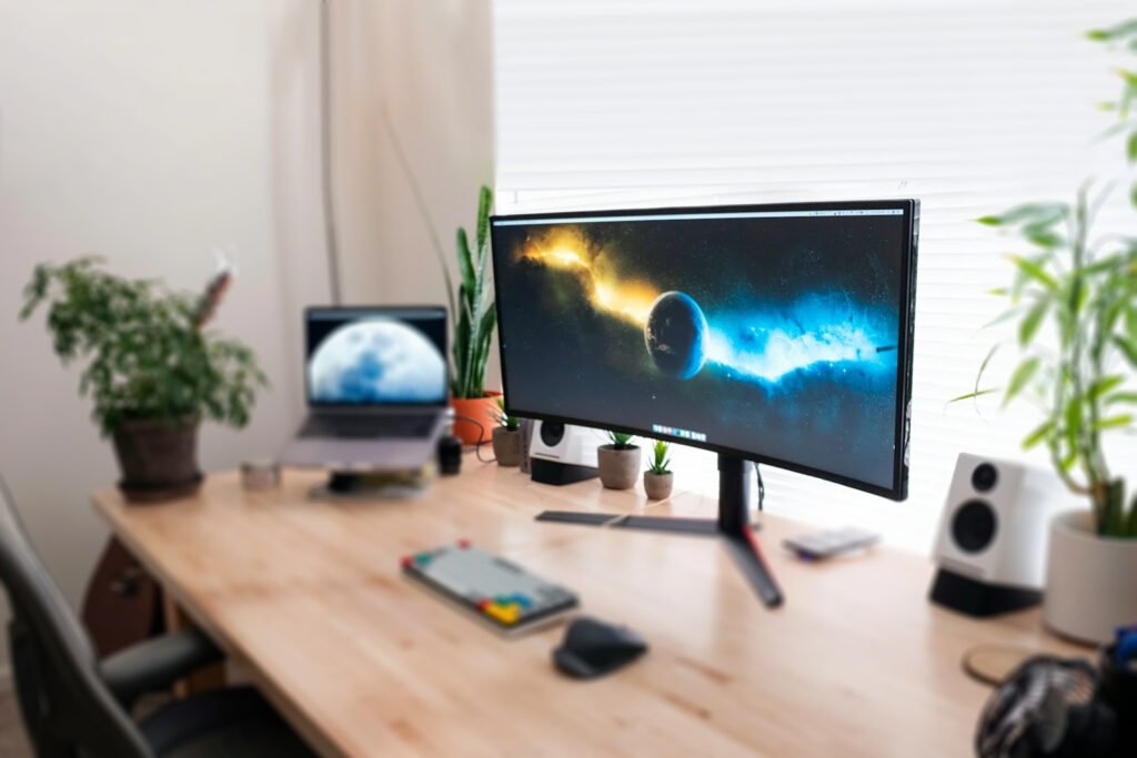 Curved Monitors: The Ultimate Guide to an Immersive Viewing Experience ...